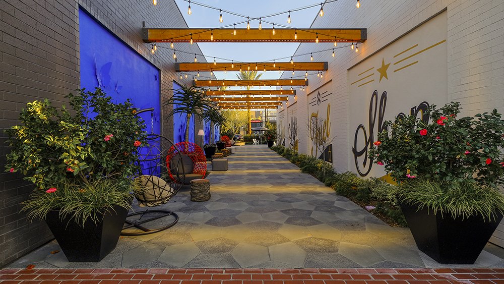 Eye-Catching Storefronts Enhance Customer Experience - NELSON Worldwide