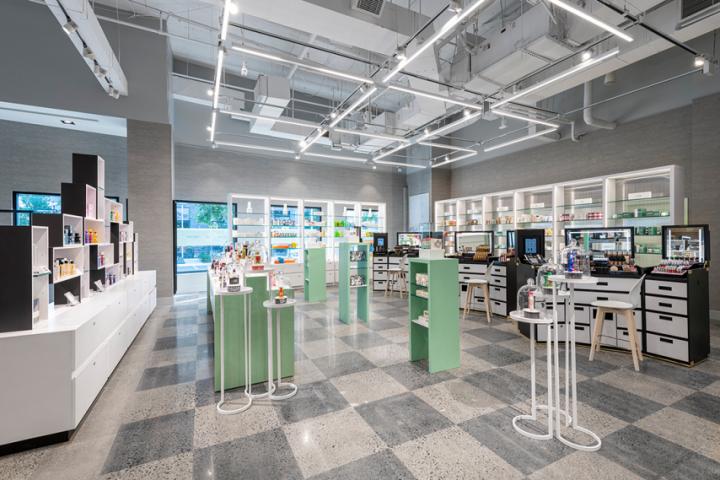 Chain Store Age: Check Out Bloomingdale's New Small-Store Concept ...